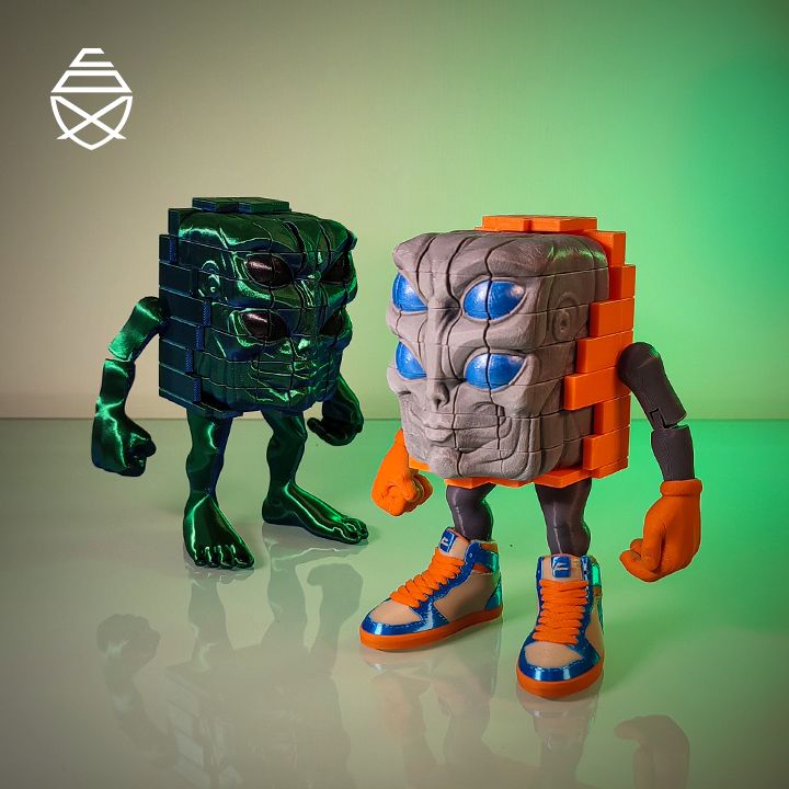 3D Printable PIXEL ALIEN + BODY HOLDER by PipeCox